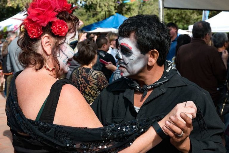 How To Celebrate Mexico’s Day of the Dead Like a True Mexican