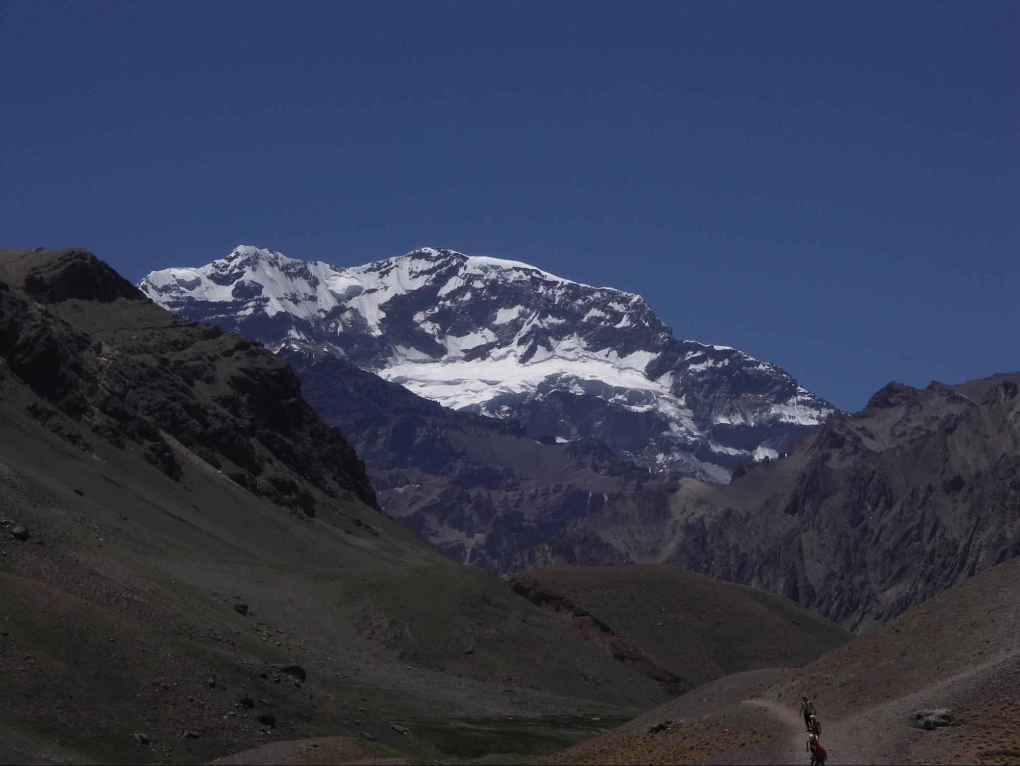 The Andes: Traveler's Guide to the Mountain Range in South America