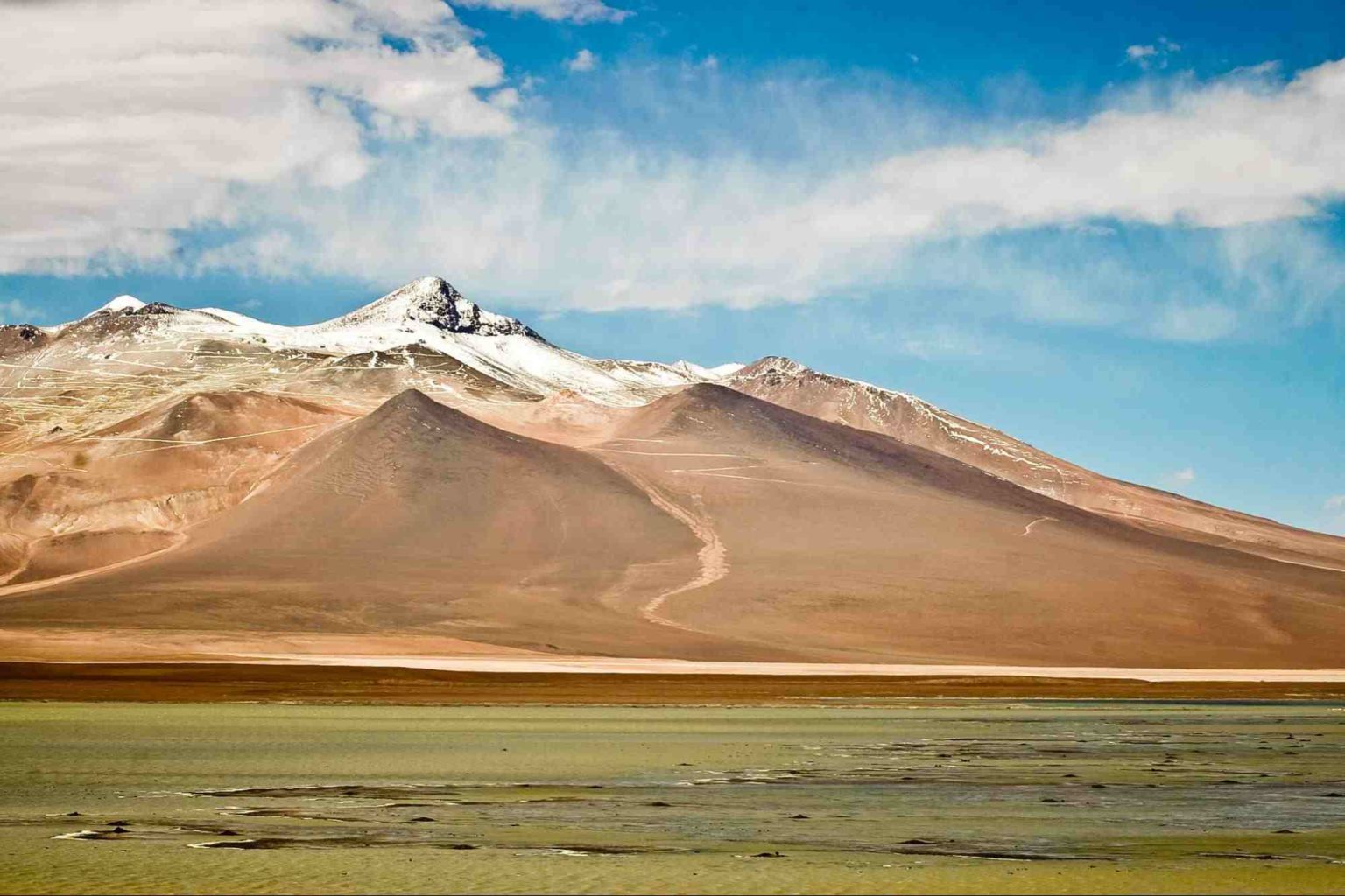 The Andes: Traveler's Guide to the Mountain Range in South America