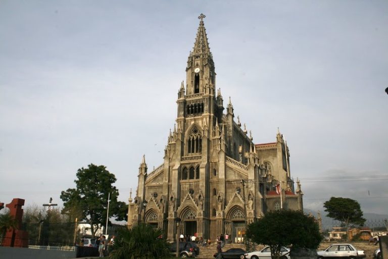 7 Breathtaking Catholic Churches in Costa Rica