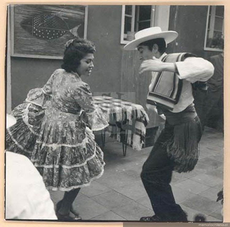 La Cueca: Chile’s ‘Rooster Courtship’ National Dance