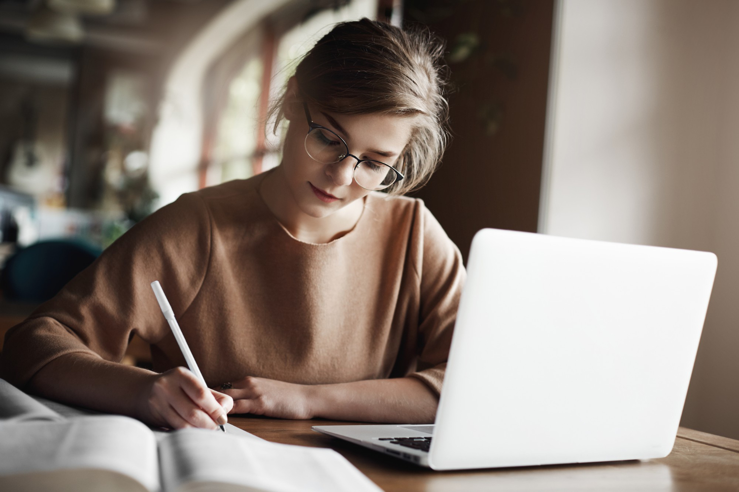 Connecting the Dots: Why Spanish Conjunctions Are Essential for Fluency